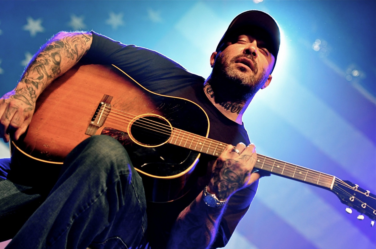 Aaron Lewis habla del futuro de Staind y su voto por Donald Trump ...