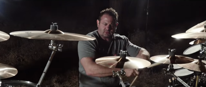 BI-AS (David Silveria) estrenan el vídeo de «Hesitation» – portALTERNATIVO